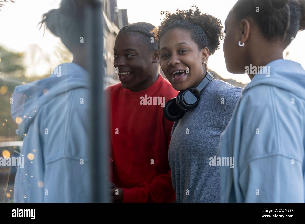 Group of smiling friends Stock Photo - Alamy