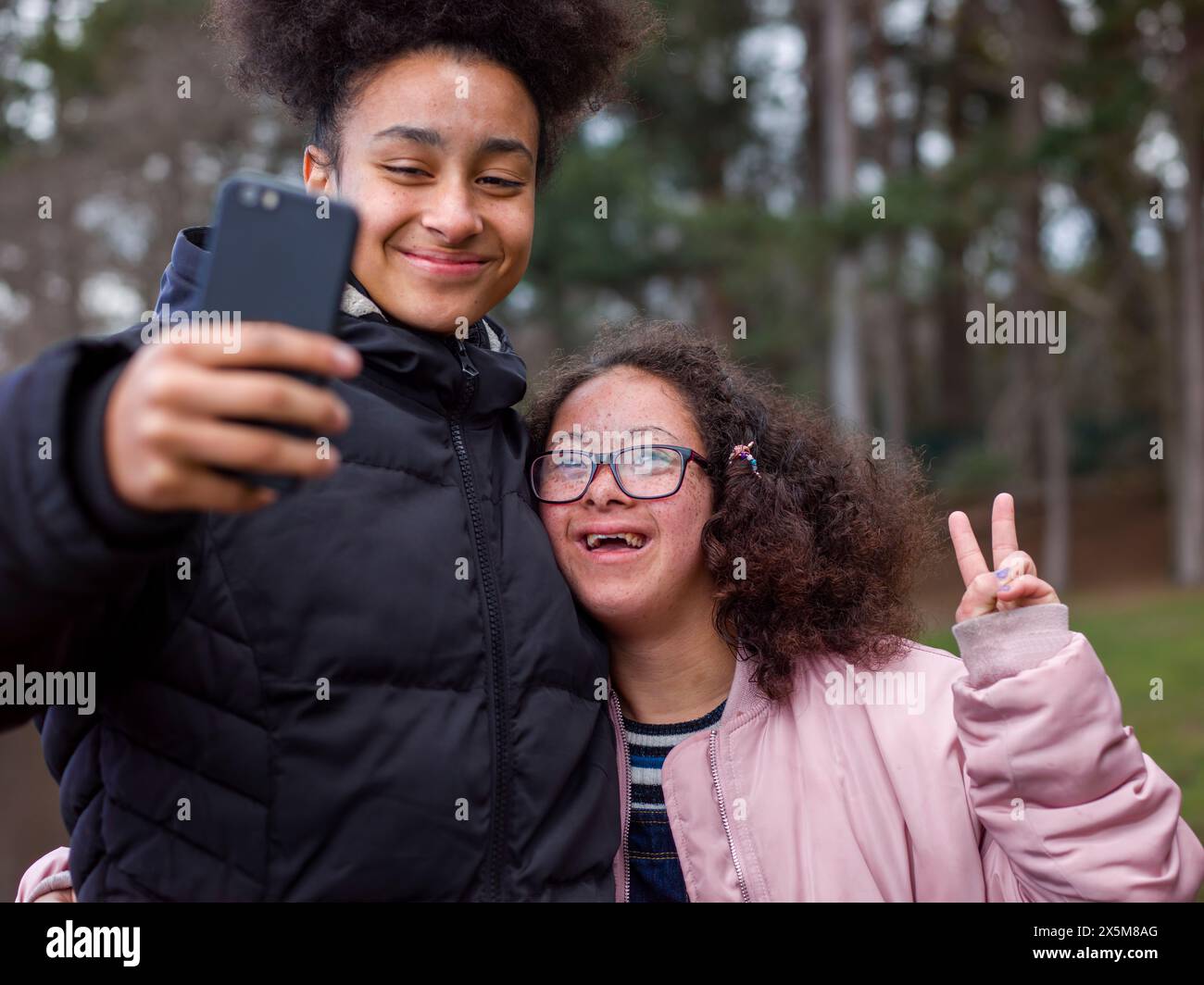 Two girls selfie hi-res stock photography and images - Alamy