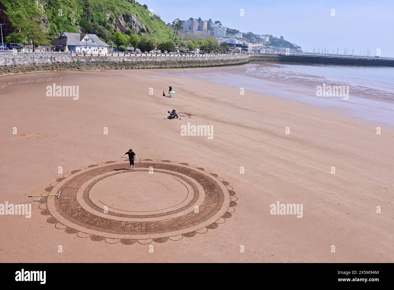 Torquay, Devon, UK, 10th May, 2024, Weather : Here comes the sun. A ...