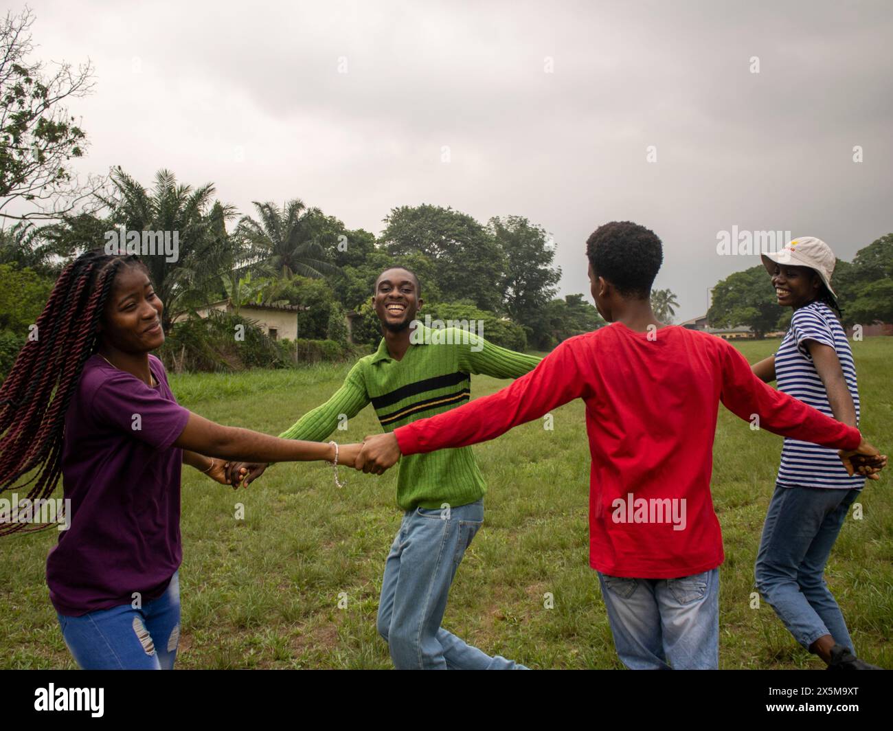 Group of women friends dancing hi-res stock photography and images - Alamy