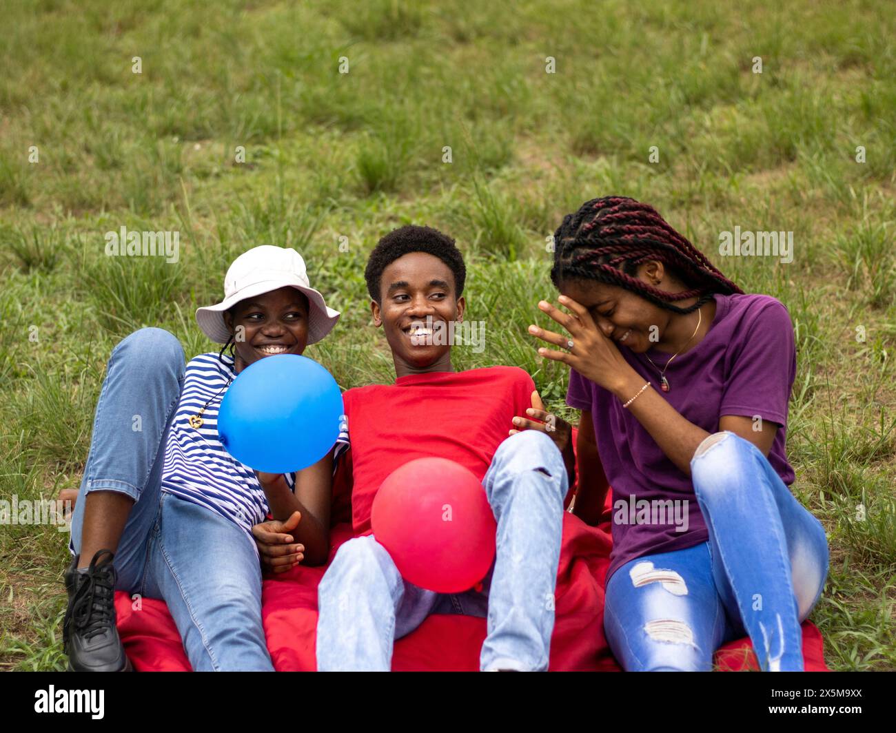 Young friends relaxing hi-res stock photography and images - Alamy