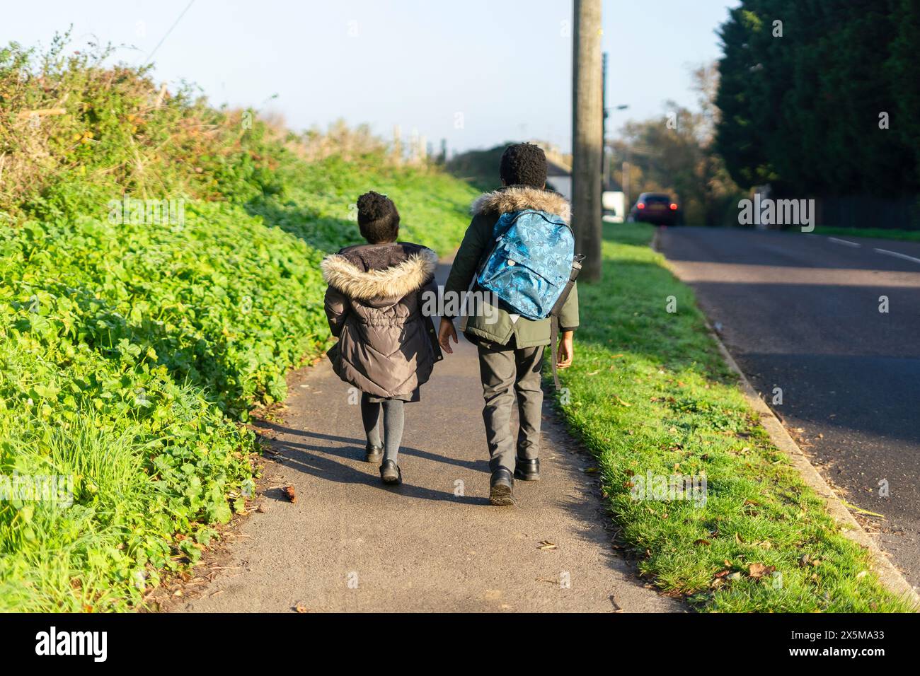 School boys back view hi-res stock photography and images - Alamy