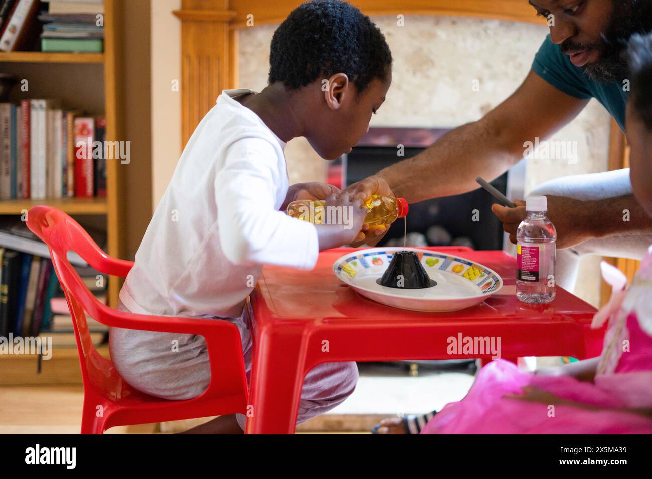 Pour into a mold hi-res stock photography and images - Alamy