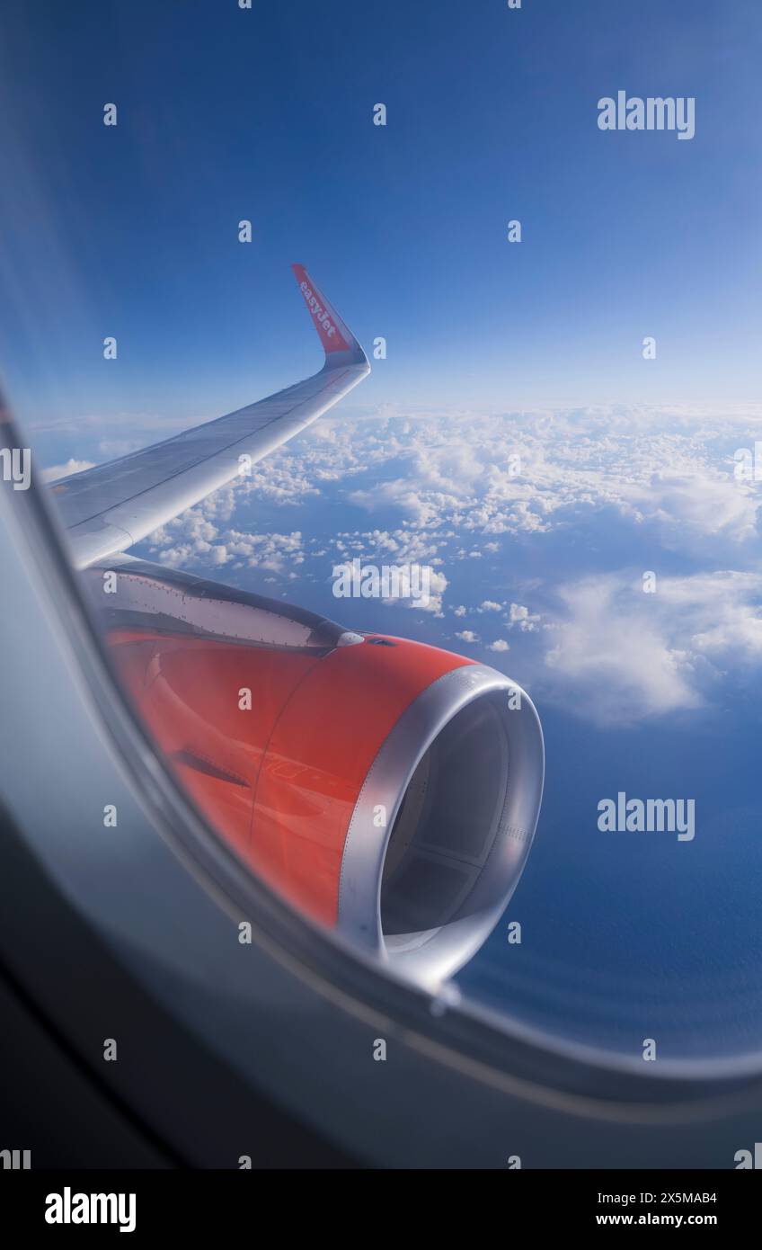 Engine, EasyJet flight from Edinburgh to Lisbon Stock Photo - Alamy