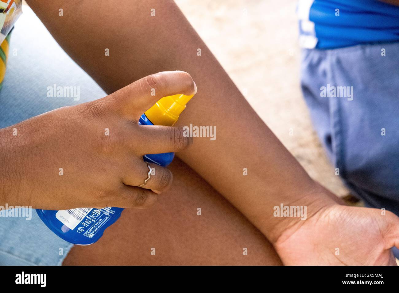 People applying sunscreen Stock Photo - Alamy
