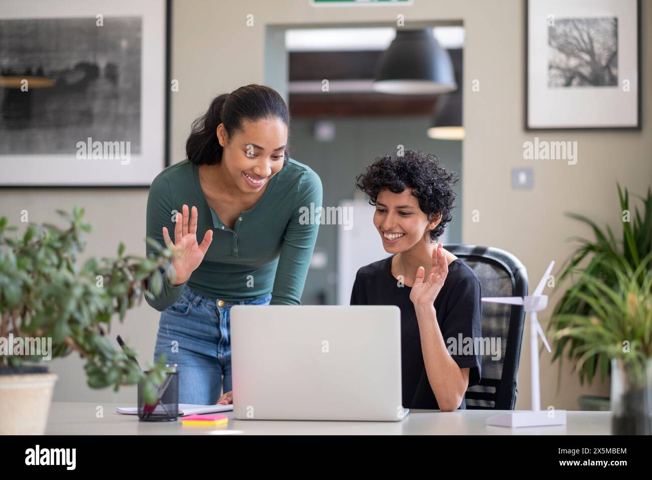 Engineers video call hi-res stock photography and images - Alamy