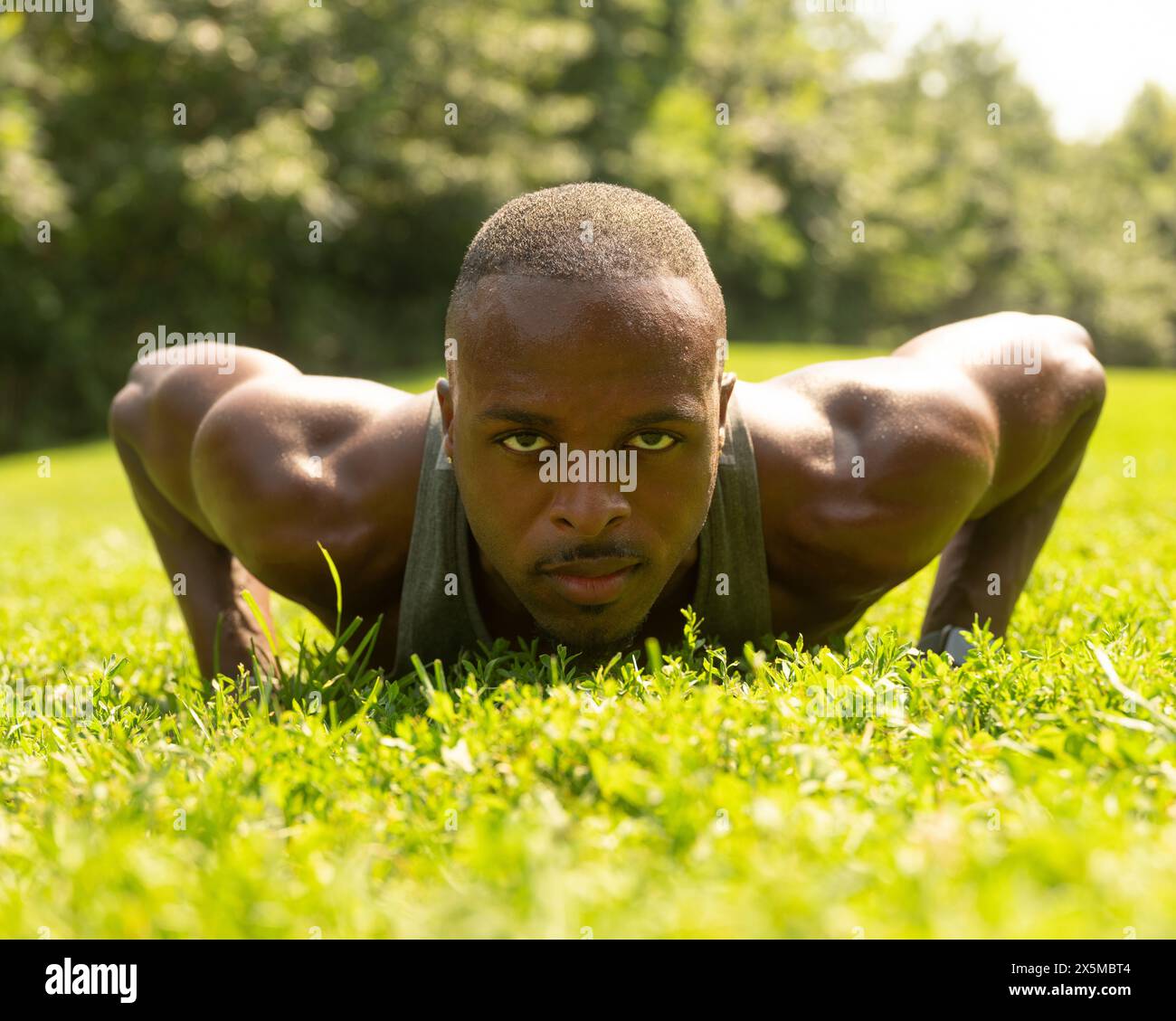 Man push ups in park hi-res stock photography and images - Alamy