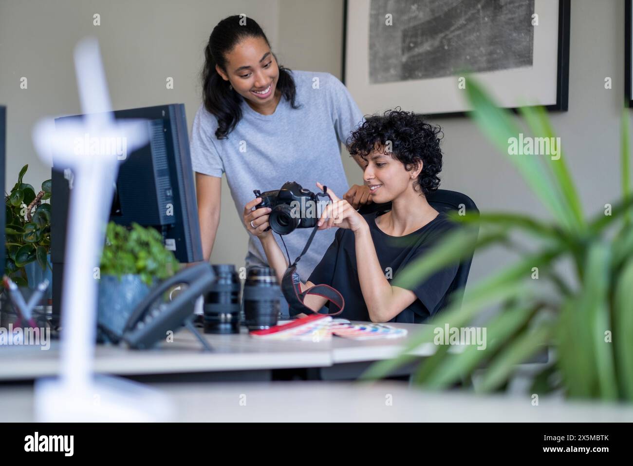 Female photographers hi-res stock photography and images - Alamy