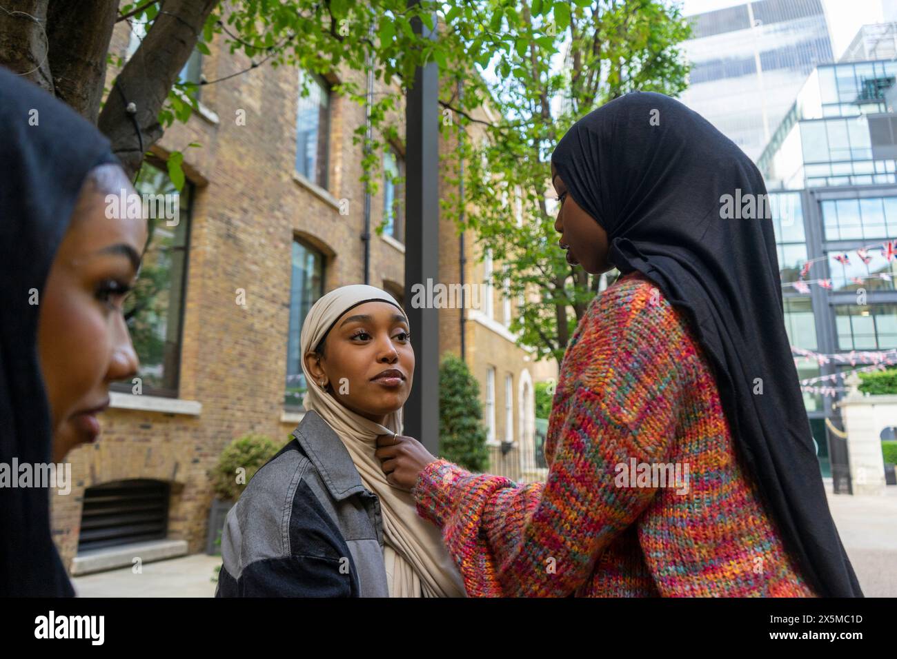 Three african women friends traditional hi-res stock photography and ...