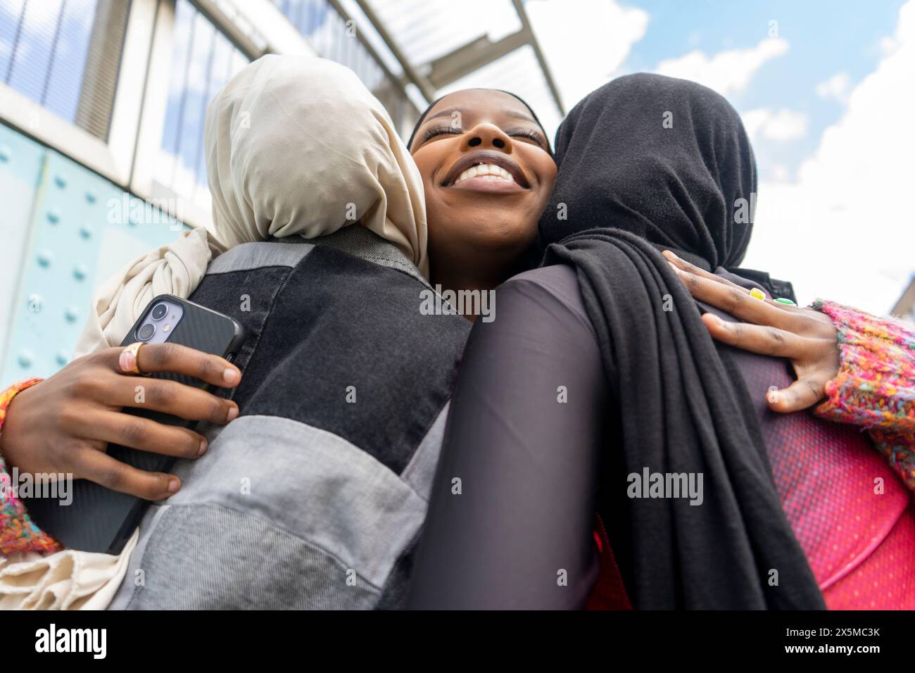 Women wearing hijabs modest clothing hi-res stock photography and ...