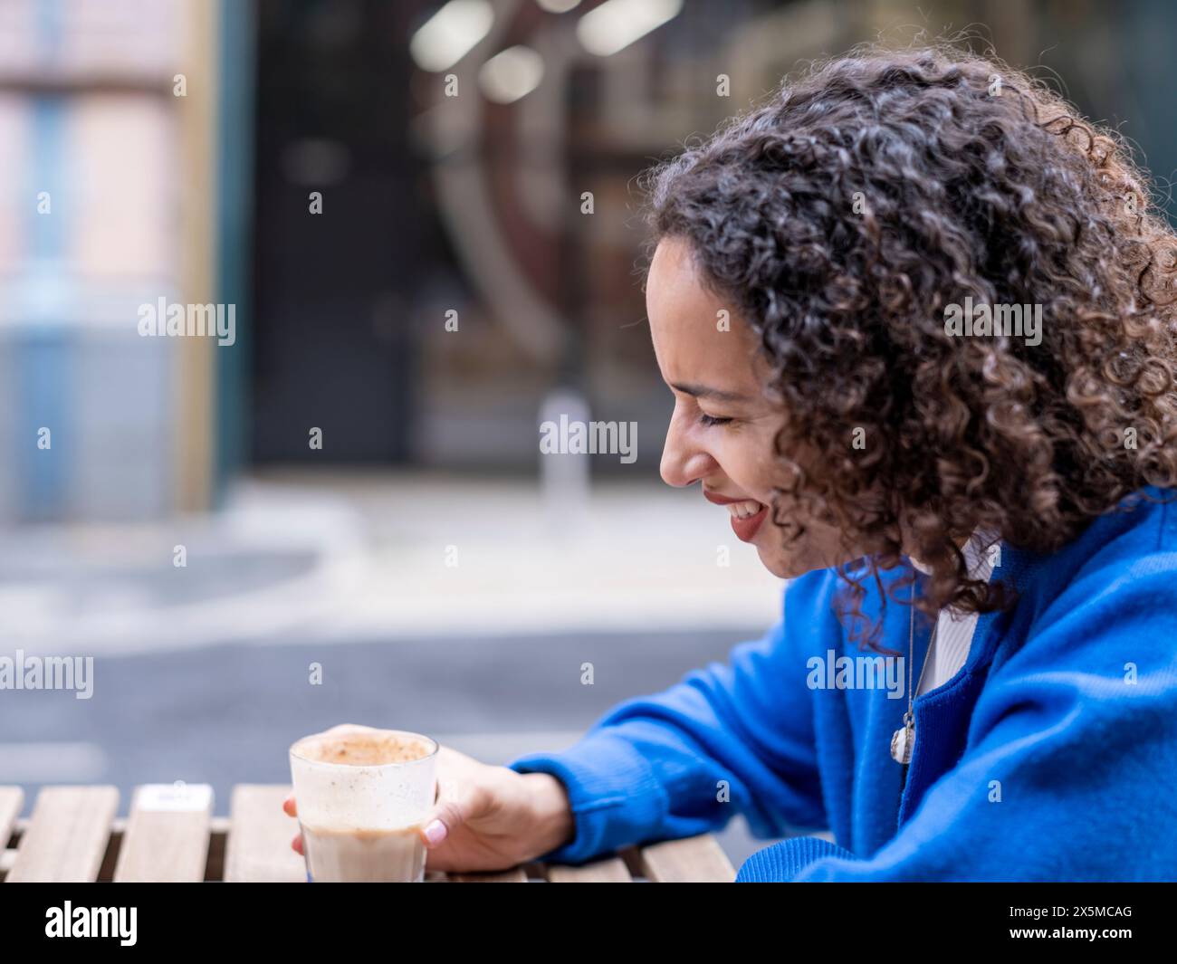 Coffee laughing table hi-res stock photography and images - Alamy
