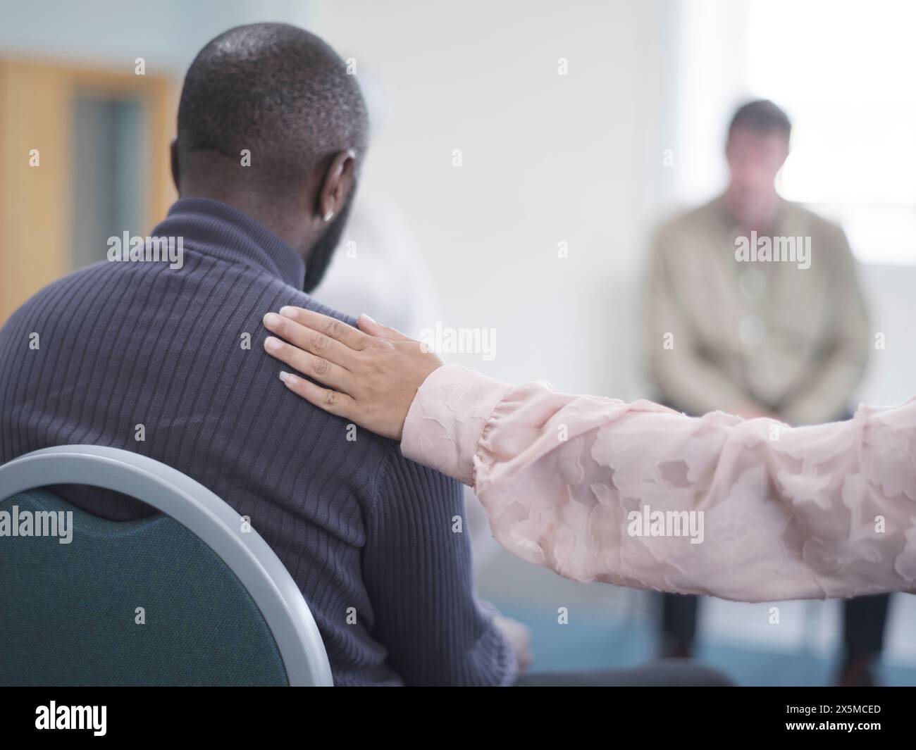 Woman consoling woman hi-res stock photography and images - Alamy