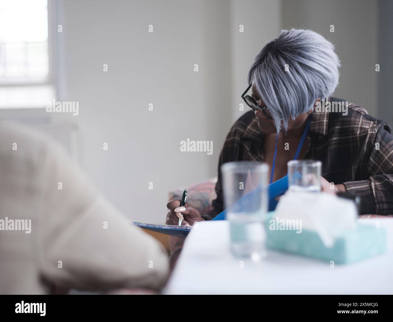 Men taking notes hi-res stock photography and images - Alamy