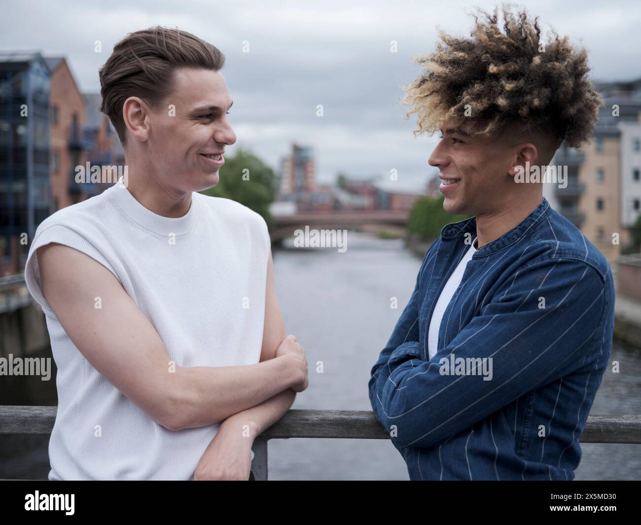 Young couple talking standing hi-res stock photography and images - Alamy