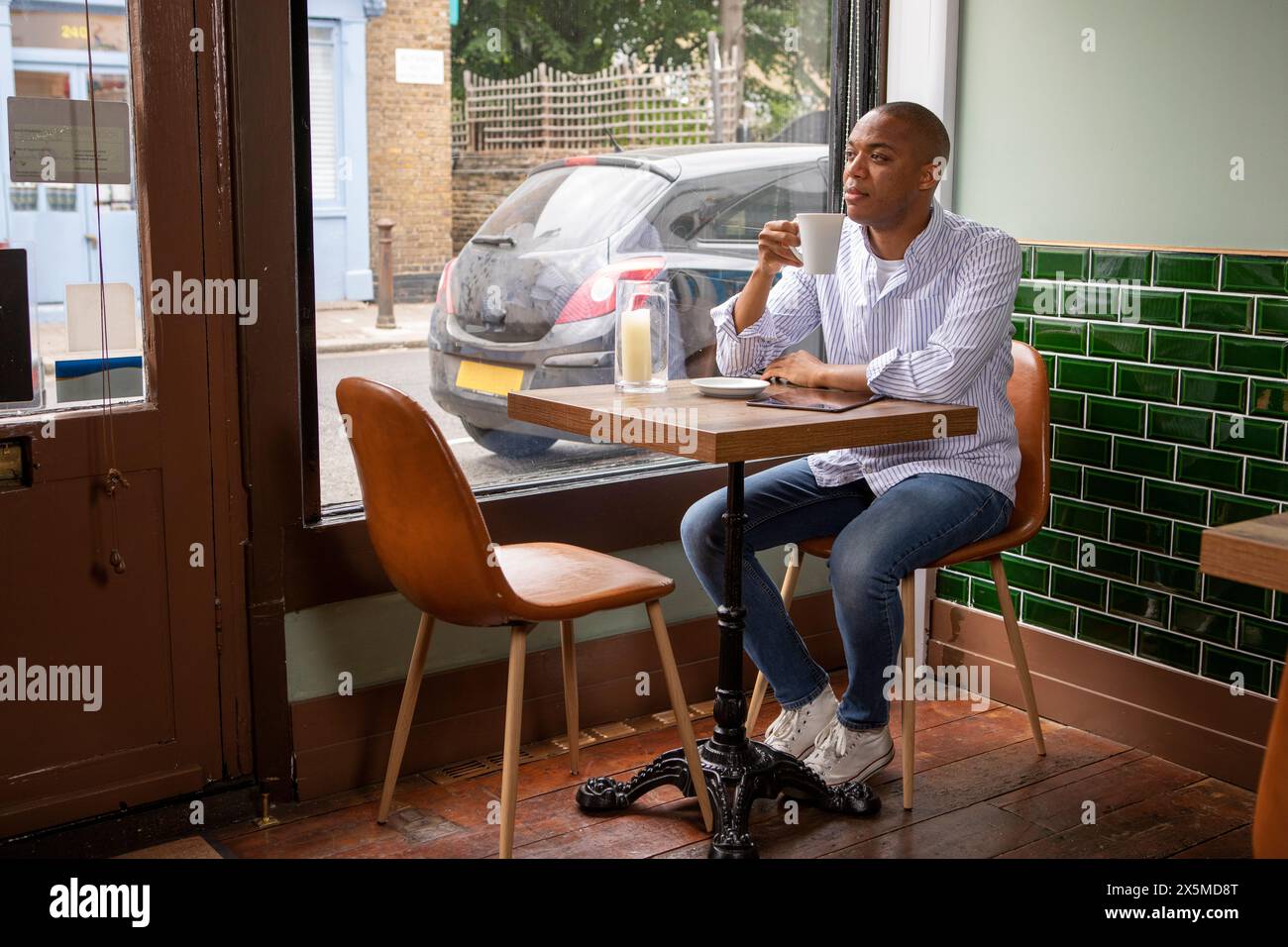 Man coffee london cafe hi-res stock photography and images - Alamy