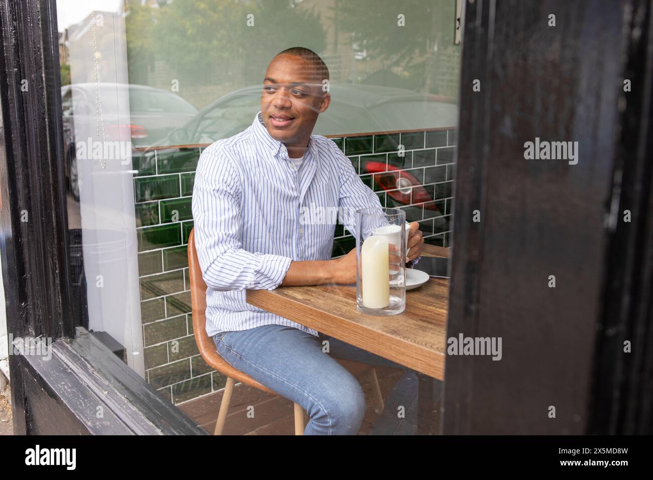 Man coffee london cafe hi-res stock photography and images - Alamy