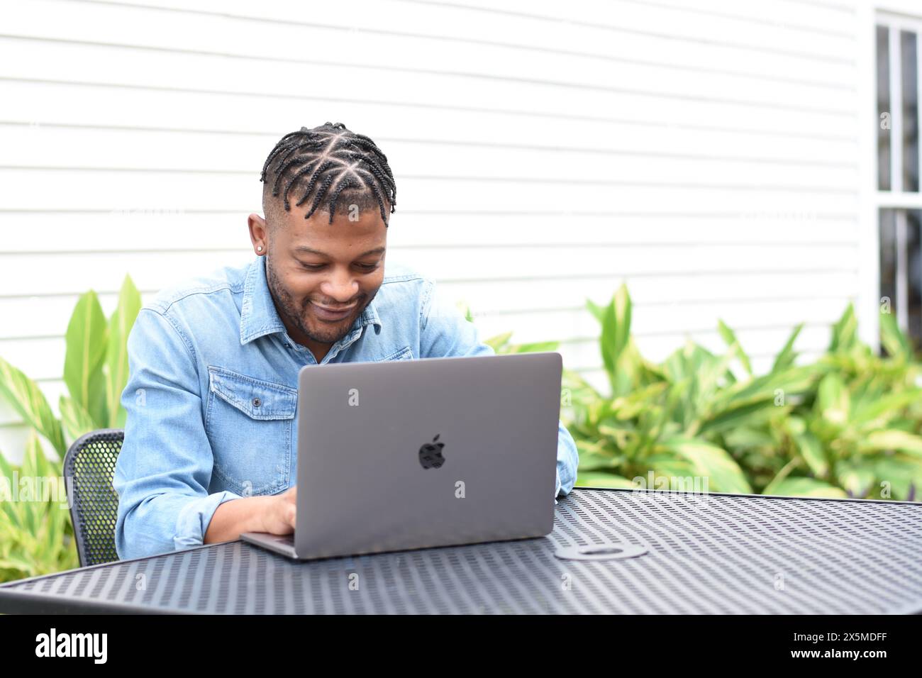 Smiling man working table hi-res stock photography and images - Alamy