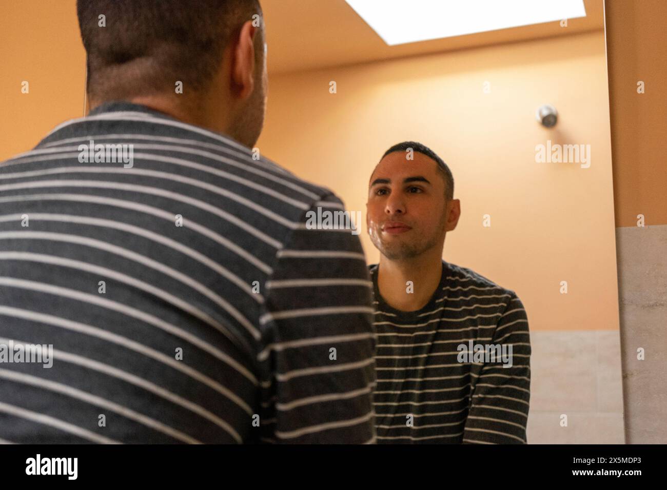 Man at mirror hi-res stock photography and images - Alamy