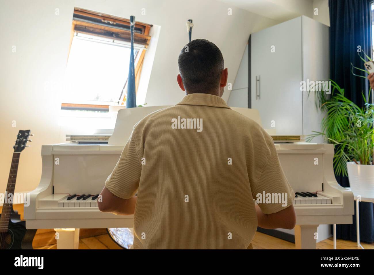 Rear man london hi-res stock photography and images - Alamy