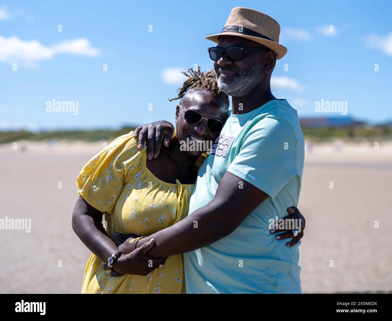 Mature couple hugging on beach Stock Photo - Alamy