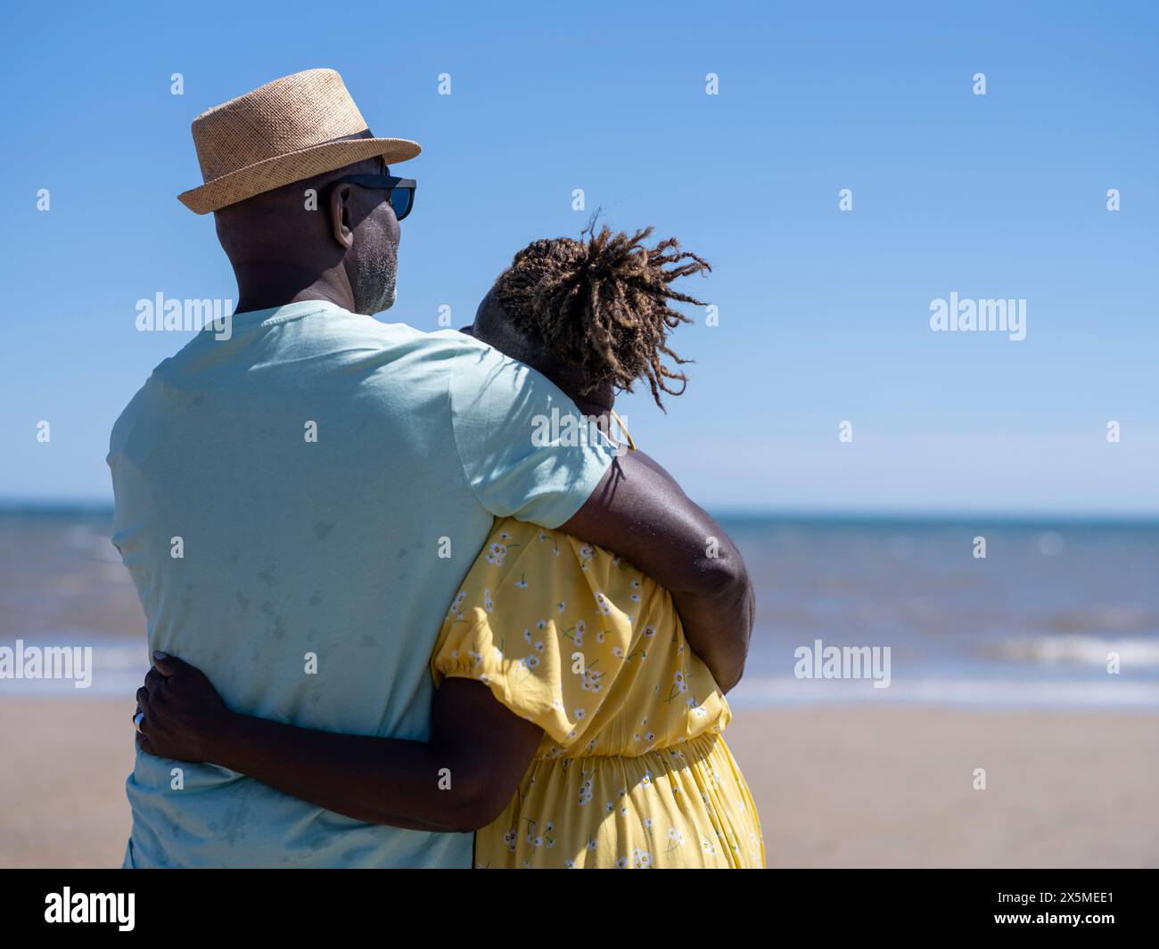 Mature couple hugging on beach Stock Photo - Alamy