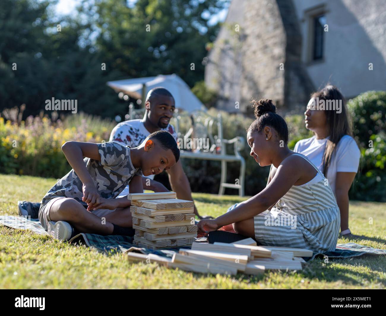 Children block hi-res stock photography and images - Alamy