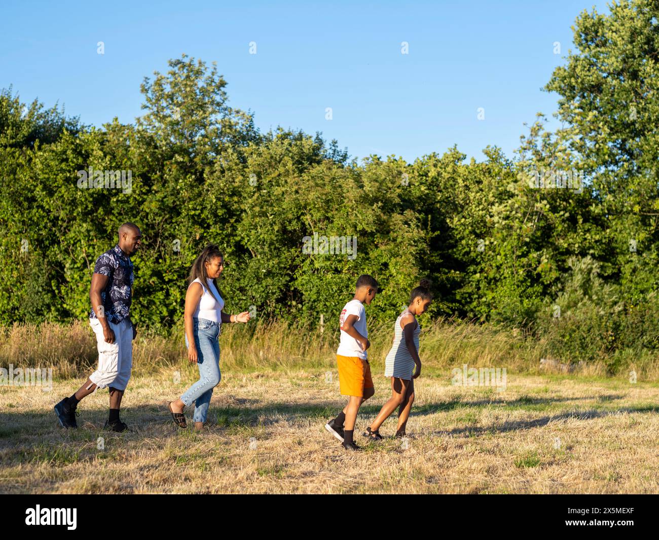Children walking with parents uk hi-res stock photography and images ...