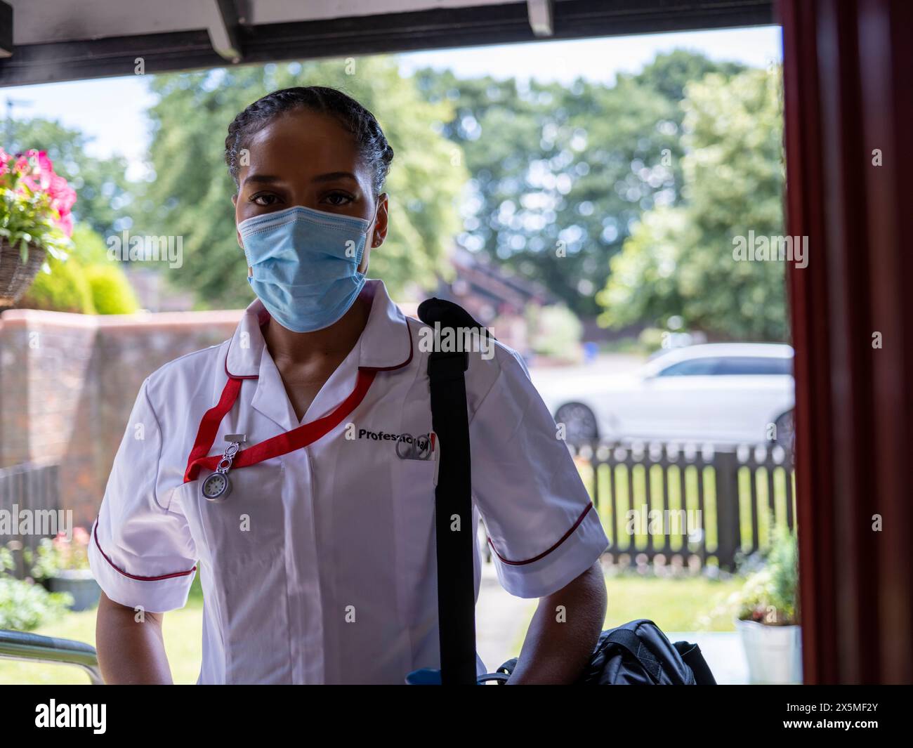 Woman nurse wearing face mask hi-res stock photography and images - Alamy