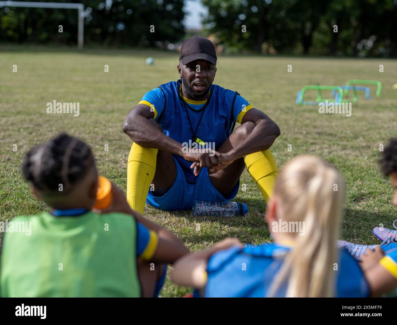 Giving instructions hi-res stock photography and images - Alamy