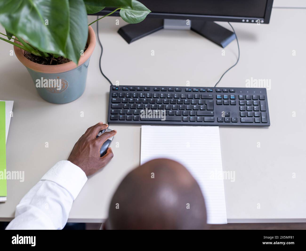 Desk person hi-res stock photography and images - Alamy