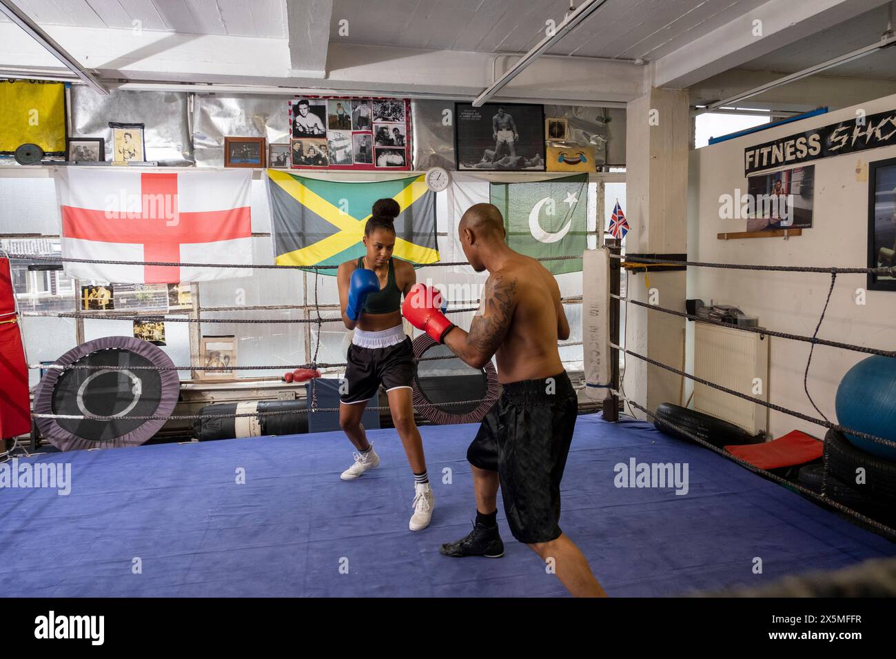 Two women boxing in ring hi-res stock photography and images - Alamy