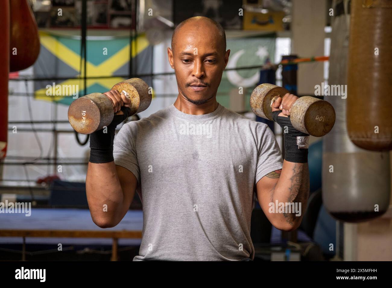 Mature people at the gym hi-res stock photography and images - Alamy