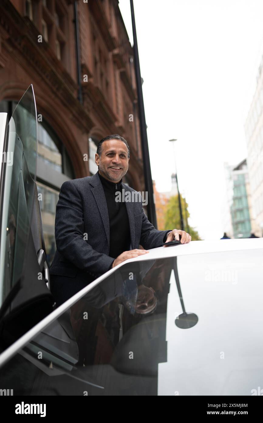 Leaning against car hi-res stock photography and images - Alamy