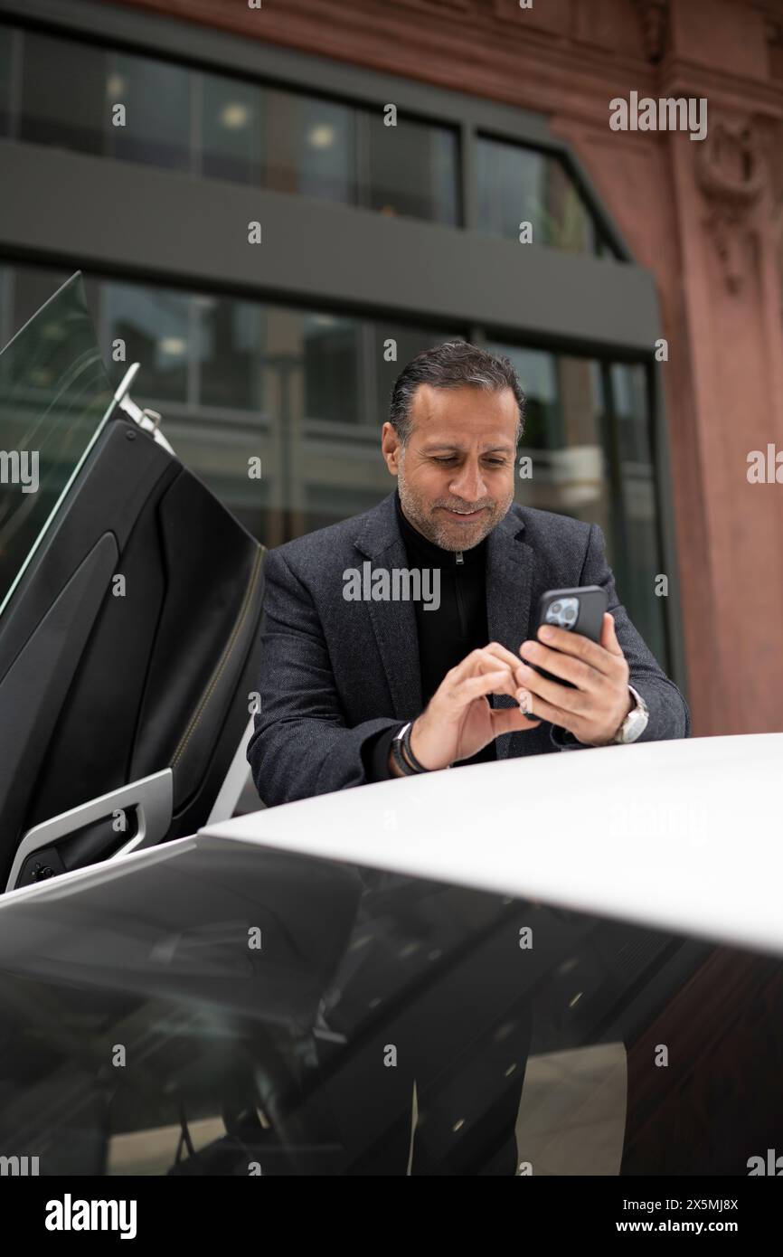 Man standing car using hi-res stock photography and images - Alamy