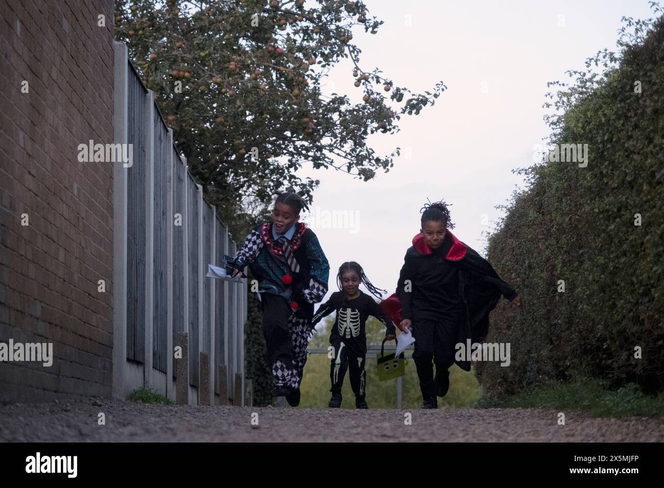 Footpath children hi-res stock photography and images - Alamy