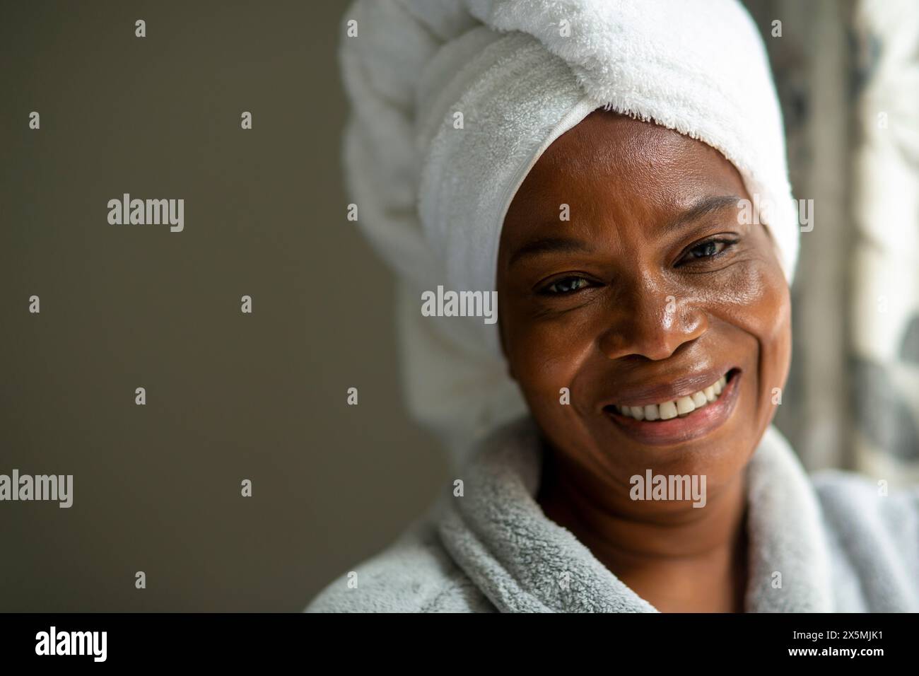 Senior woman white towel hi-res stock photography and images - Alamy