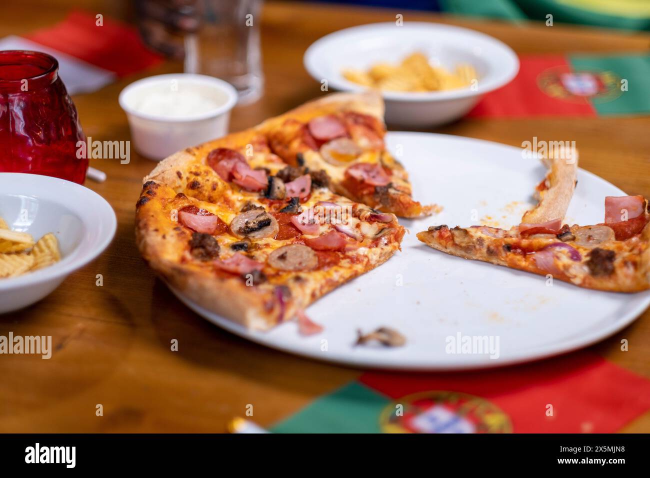 Pizza table hi-res stock photography and images - Alamy