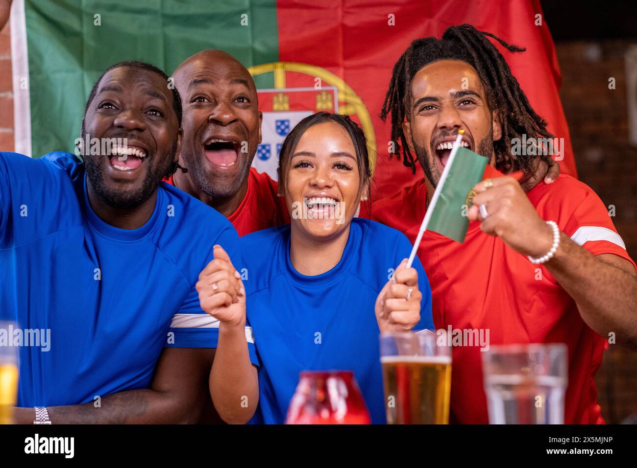 Friendship cheering hi-res stock photography and images - Alamy
