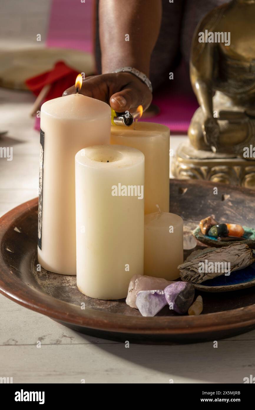 Close up hand igniting lighter hi-res stock photography and images - Alamy