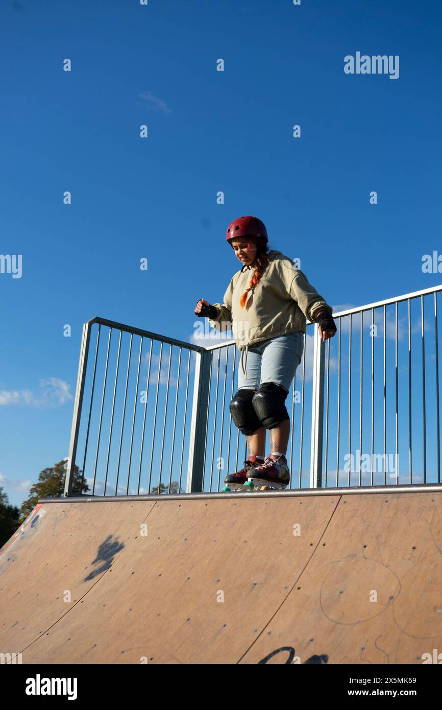 Woman roller-skating on ramp Stock Photo - Alamy