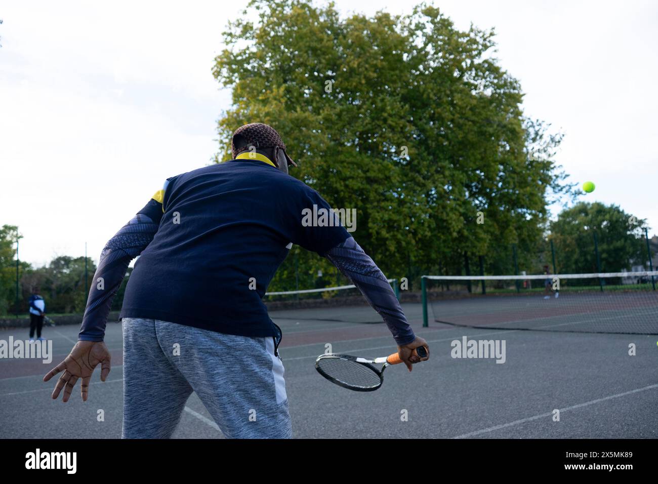 On tennis court two boys hi-res stock photography and images - Alamy