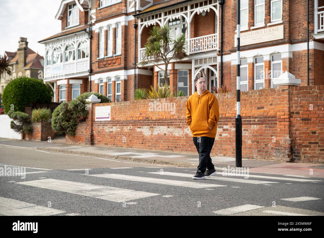 Man walking on pedestrian crossing hi-res stock photography and images ...
