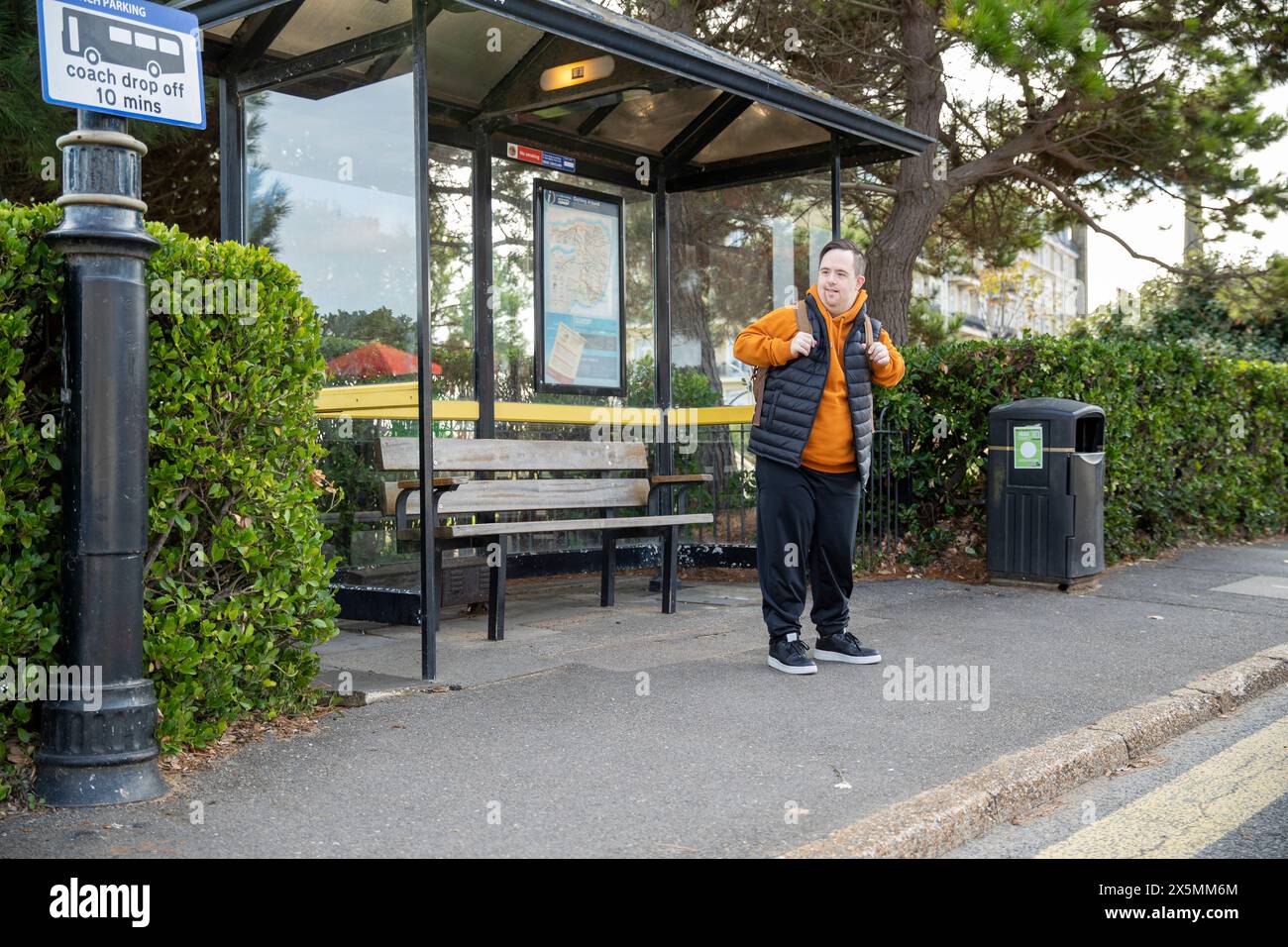 Man waiting at bus stop uk hi-res stock photography and images - Alamy
