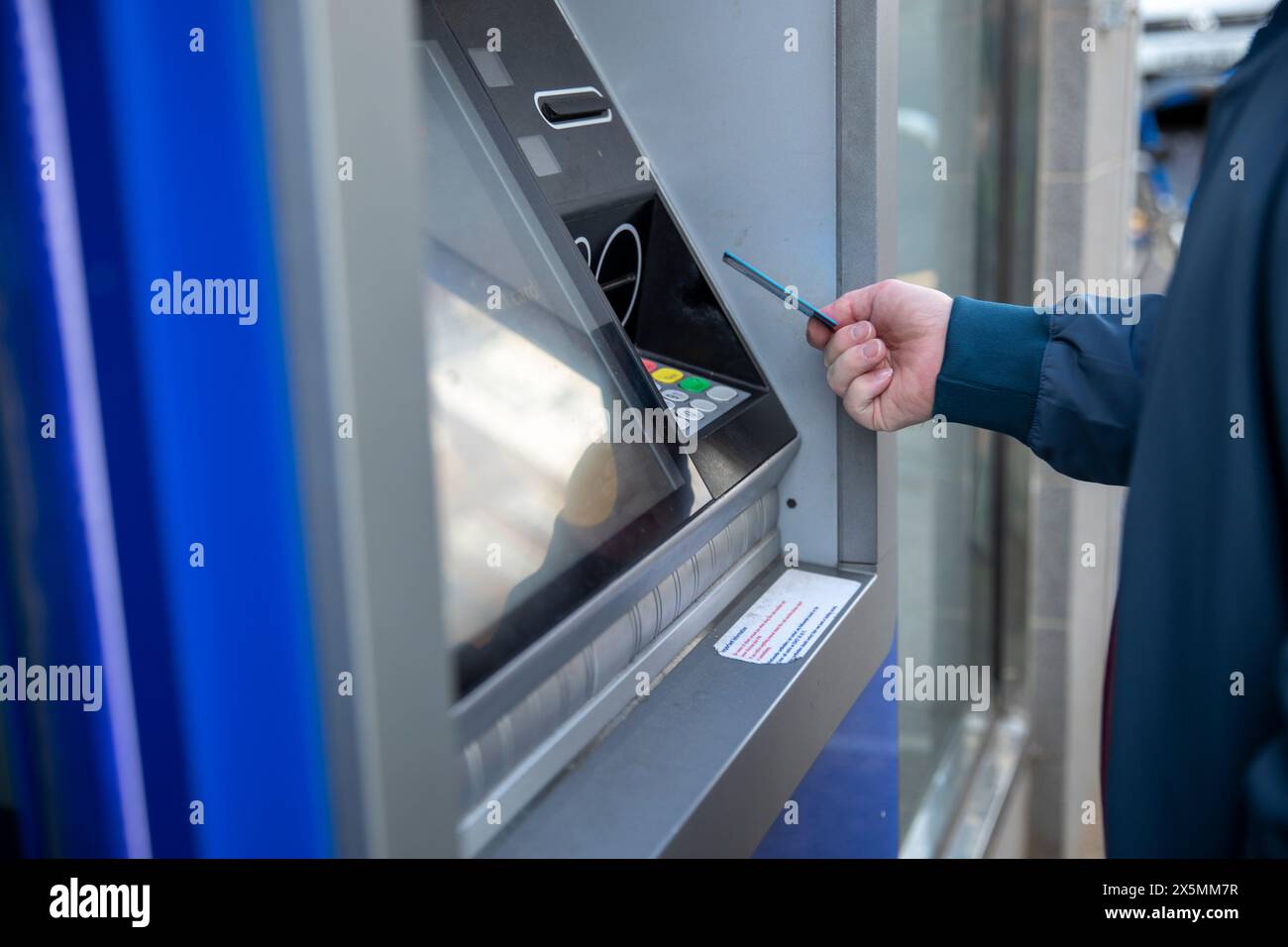 Card cash machine hi-res stock photography and images - Alamy