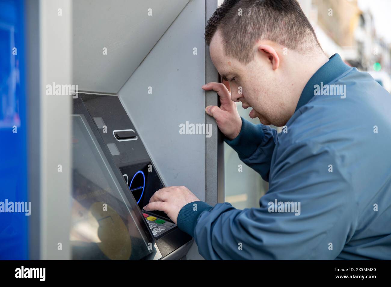 Street cash machine hi-res stock photography and images - Alamy