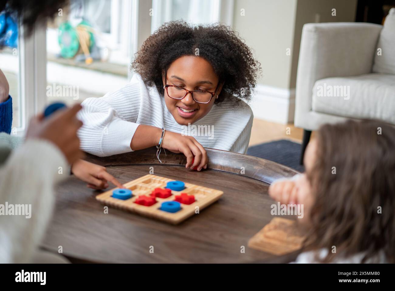 Child playing tic tac toe hi-res stock photography and images - Alamy