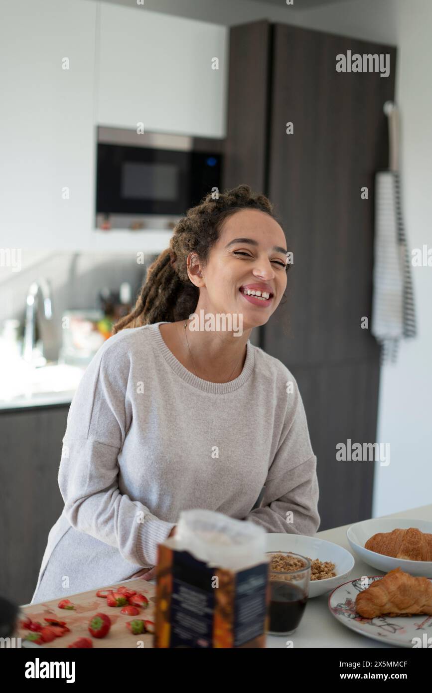 Woman kitchen breakfast preparation hi-res stock photography and images - Alamy