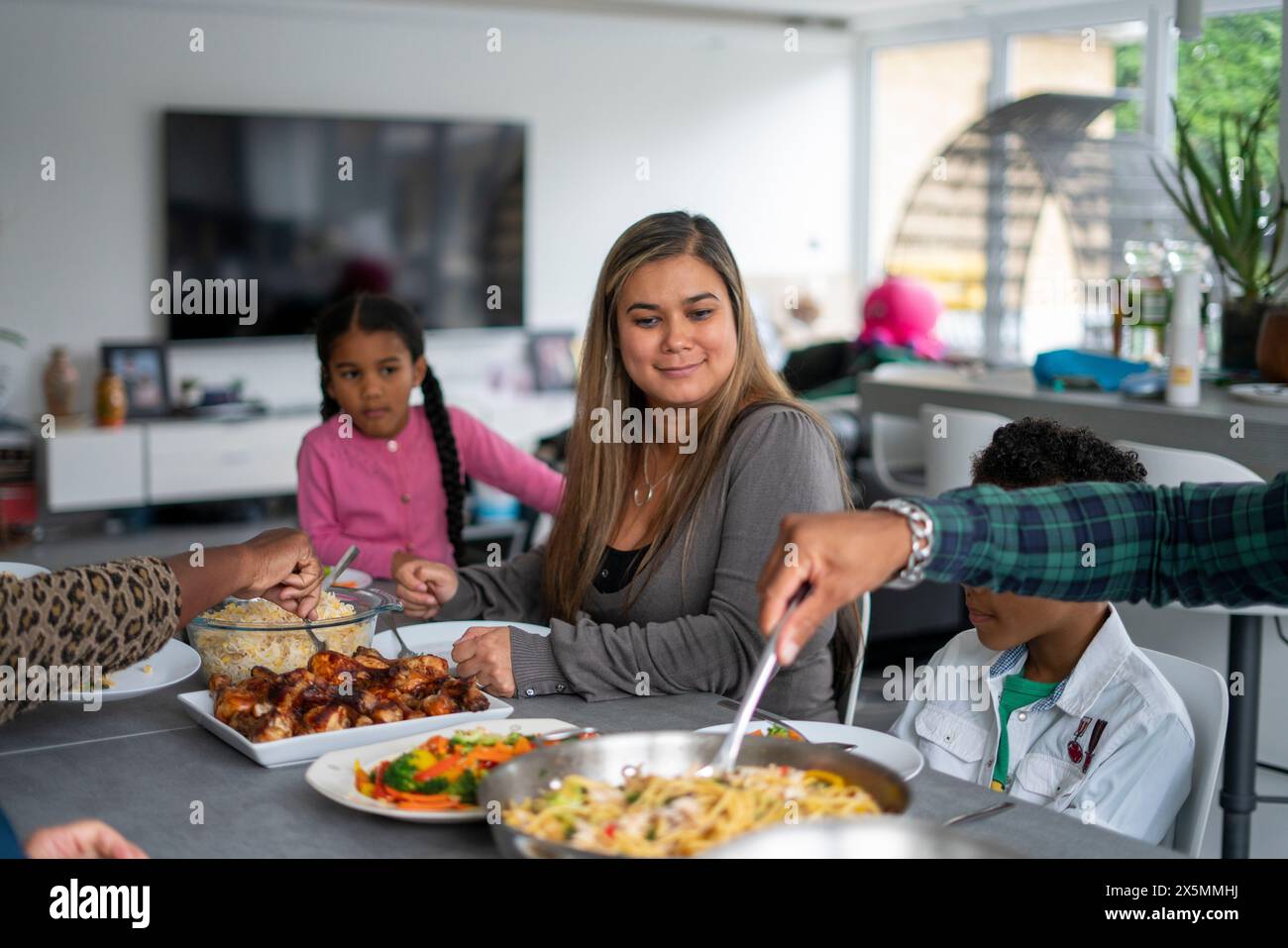 Family of five eating dinner uk hi-res stock photography and images - Alamy