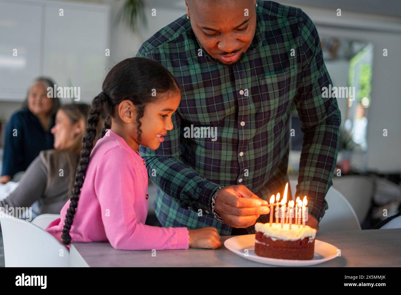 Father daughter birthday hi-res stock photography and images - Alamy