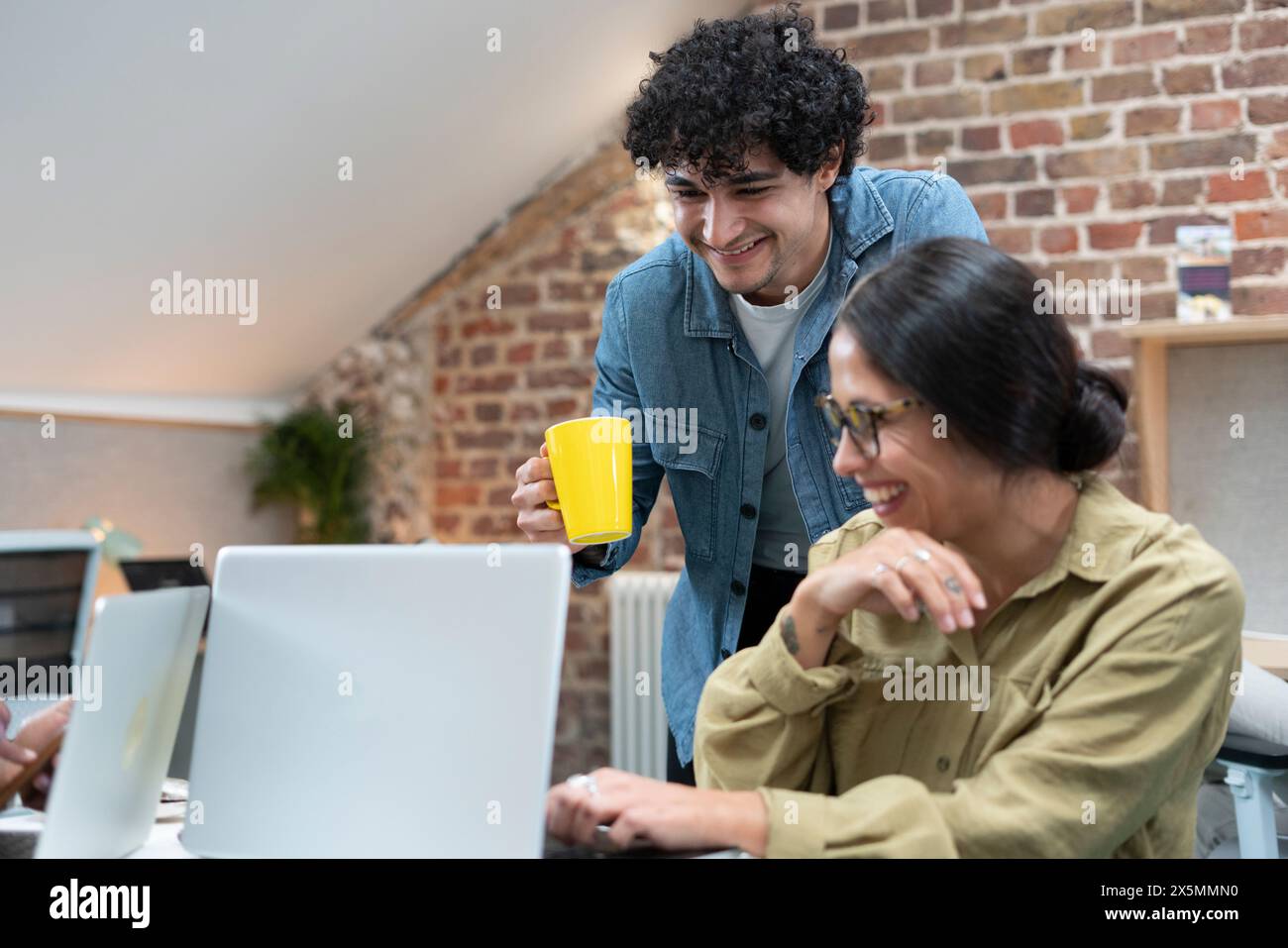 Office teamwork professionals hi-res stock photography and images - Alamy
